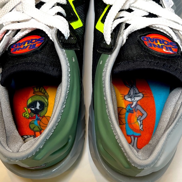 Nike | Shoes | Lebron James Tune Squad Nike 8 Xviii Low Bugs Vs Marvin ...